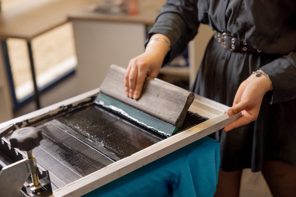 Sérigraphie ou Flocage : Que choisir pour vos impressions